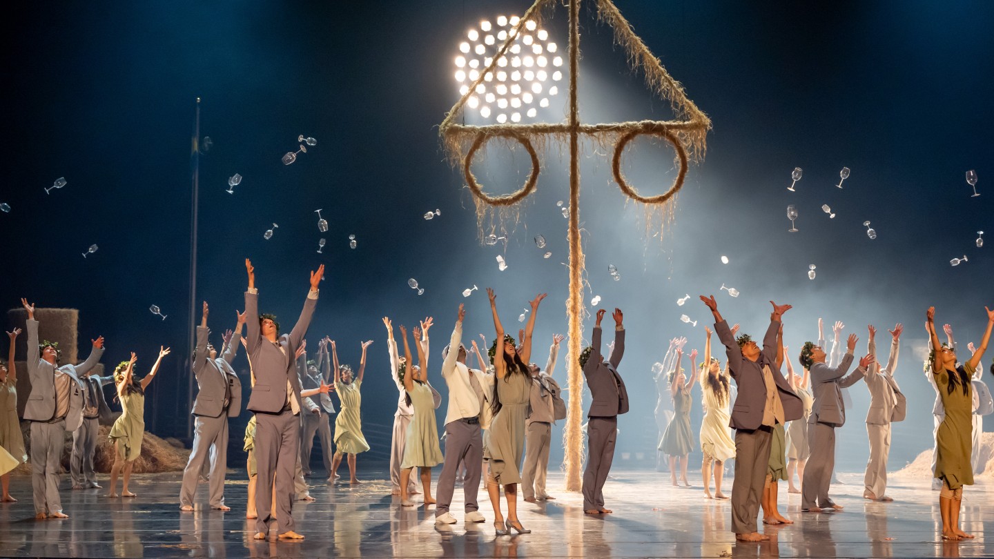 A dance party at heart, Joffrey Ballet's 'Midsummer Night's Dream' is a ...